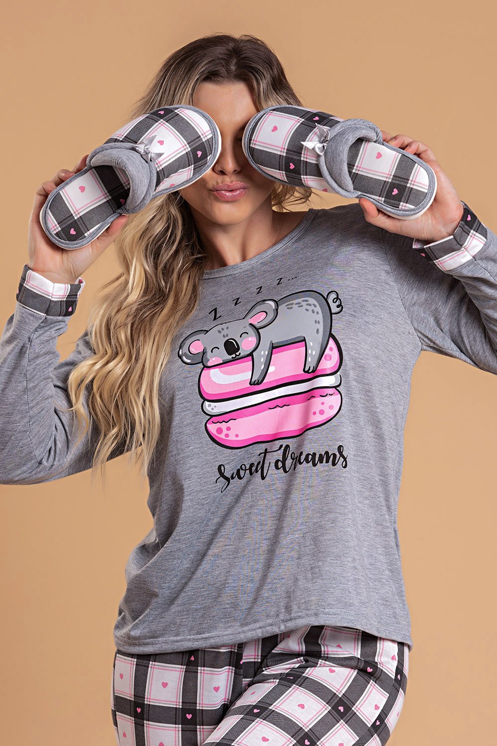 Pijama Feminino Coala Dormindo + Pantufa Feminino Xadrez Com Corações